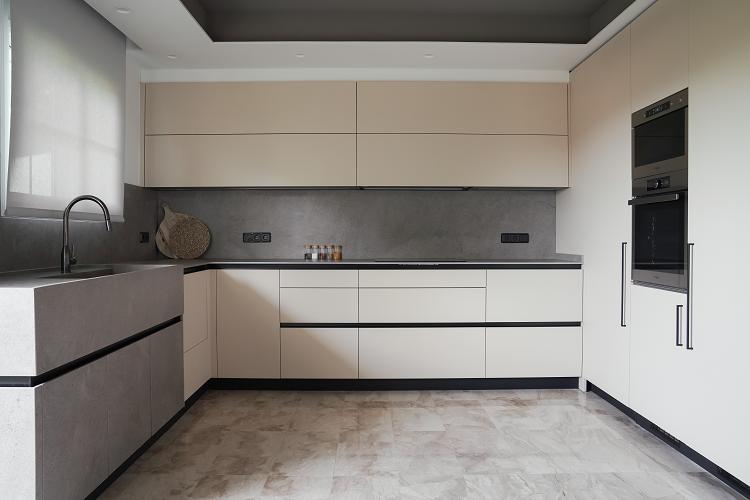 Rekker te inspira con una cocina que fusiona el blanco y la madera y ...