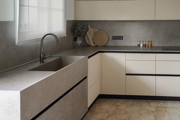 Rekker te inspira con una cocina que fusiona el blanco y la madera y ...